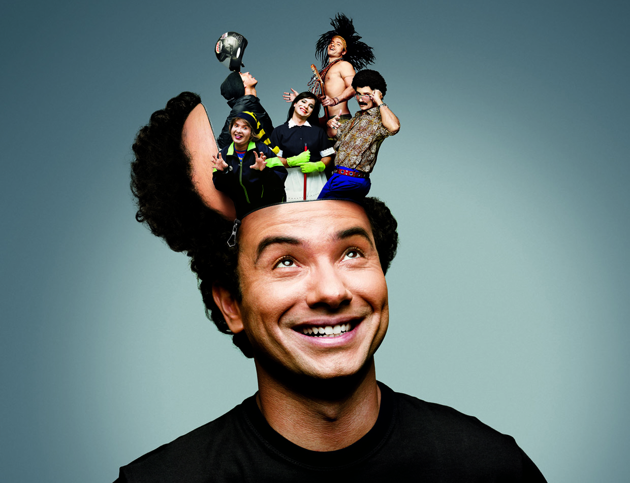 Marco Luque mostra seus principais personagens no palco do Polytheama ...