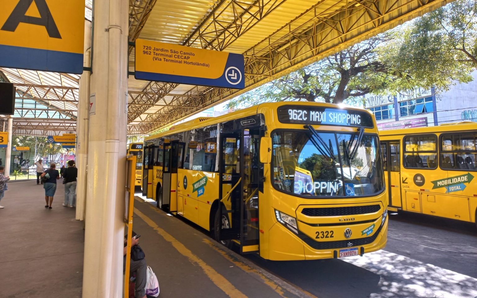 Usuários destacam conforto de novos ônibus das linhas municipais de ...